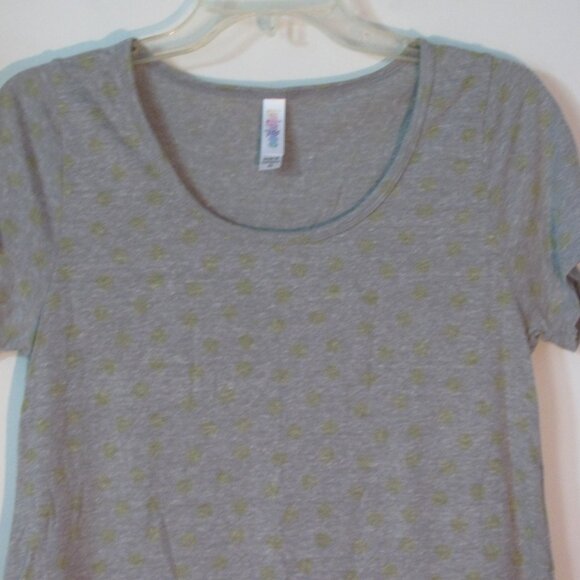 LuLaRoe | Tops | 25 Lularoe Perfect T Xs Nwot Gray With Green Polka Dots Short Sleeve High Low ...
